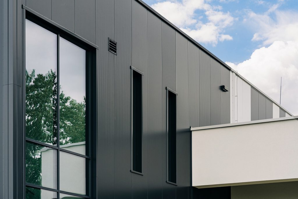 Steel hall walls and cladding – recommended solutions - Commercecon